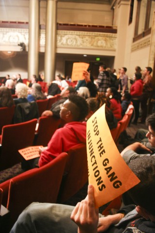 Crean frente de lucha contra gang injunction en Oakland - El Tecolote