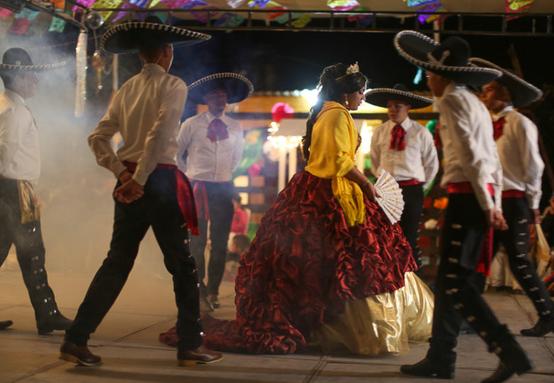 Photo Essay: Quinceañera, Rite of Passage - El Tecolote