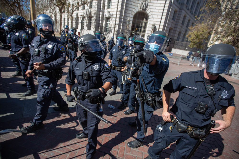 Photo Essay: Proud Boys - El Tecolote