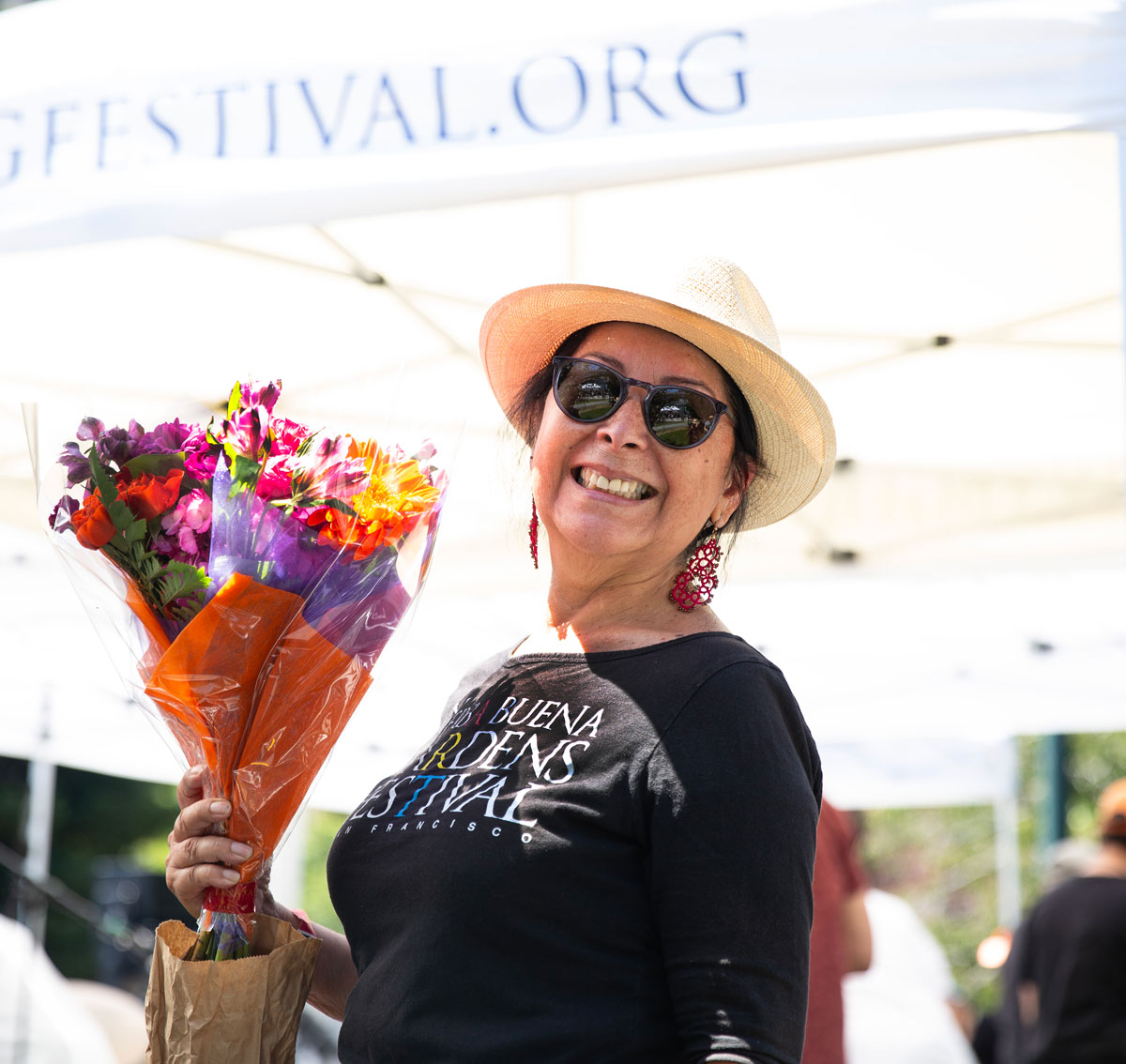 Flores Y Mas! Linda Lucero Day In San Francisco - El Tecolote