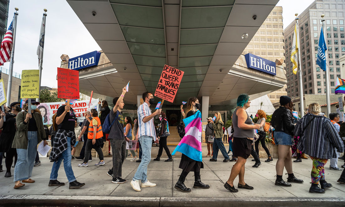 SF Trans Rights activists protest outside of TERF conference - El Tecolote