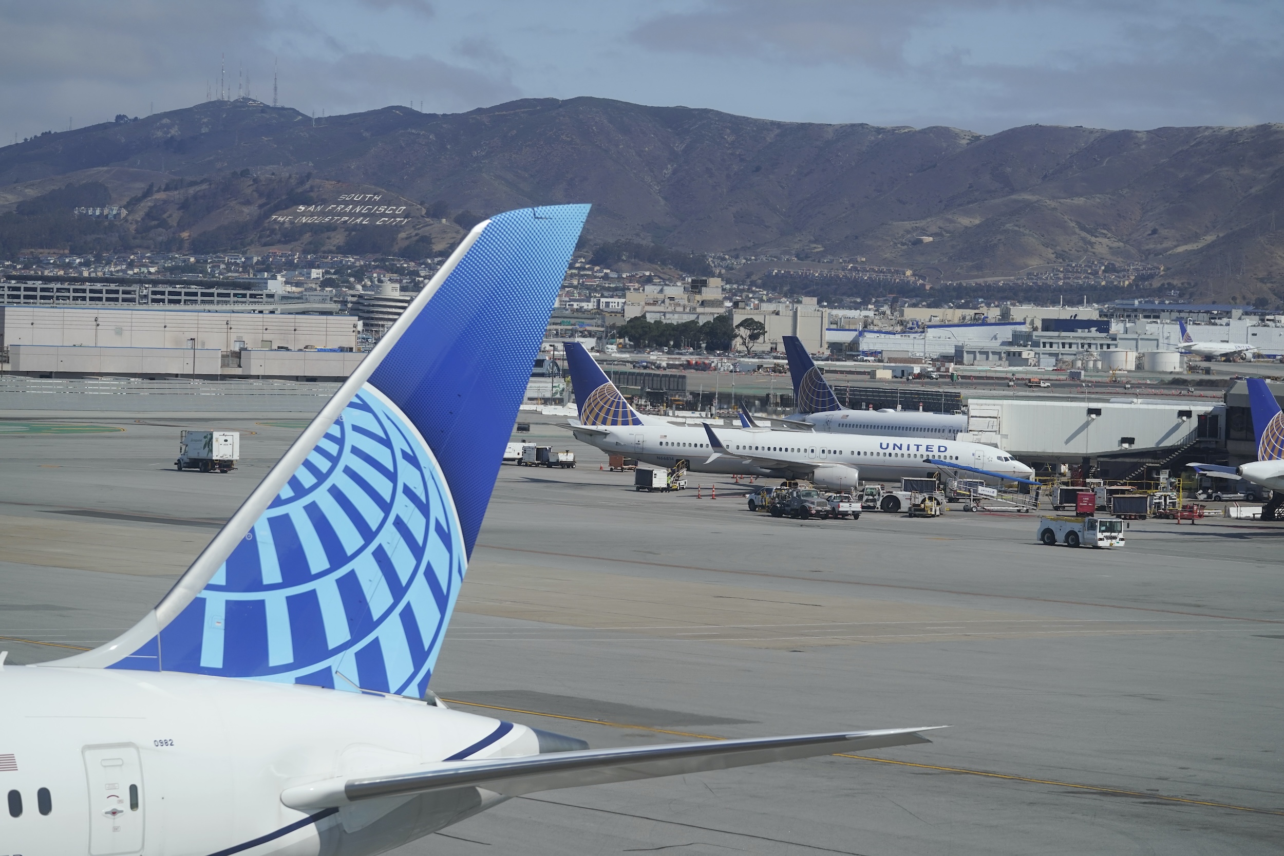 Viral video captures ICE arrest at SFO. Here’s what we know so far - El ...